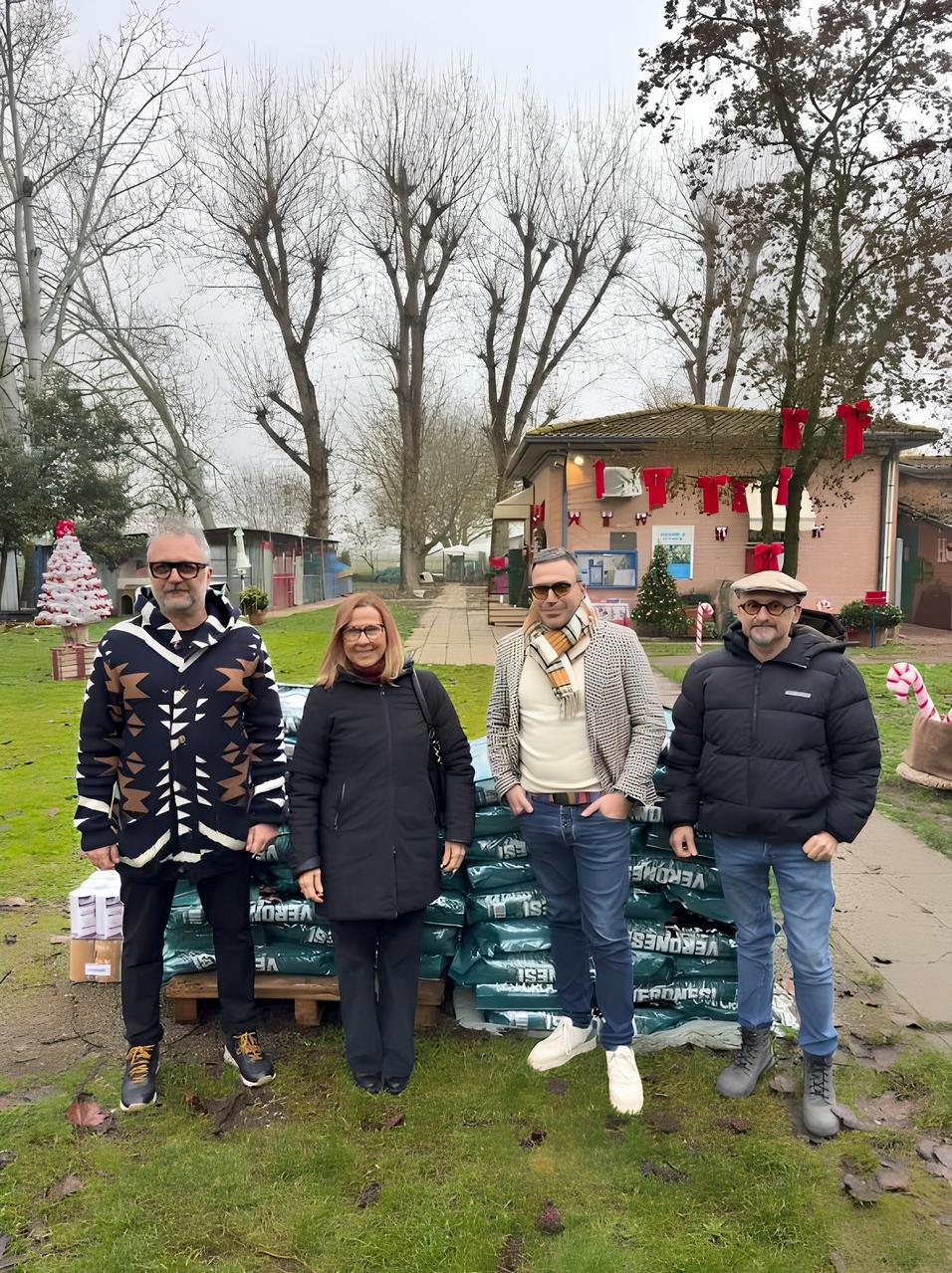 Il regalo di Natale al canile: "Donati 8 quintali di cibo"
