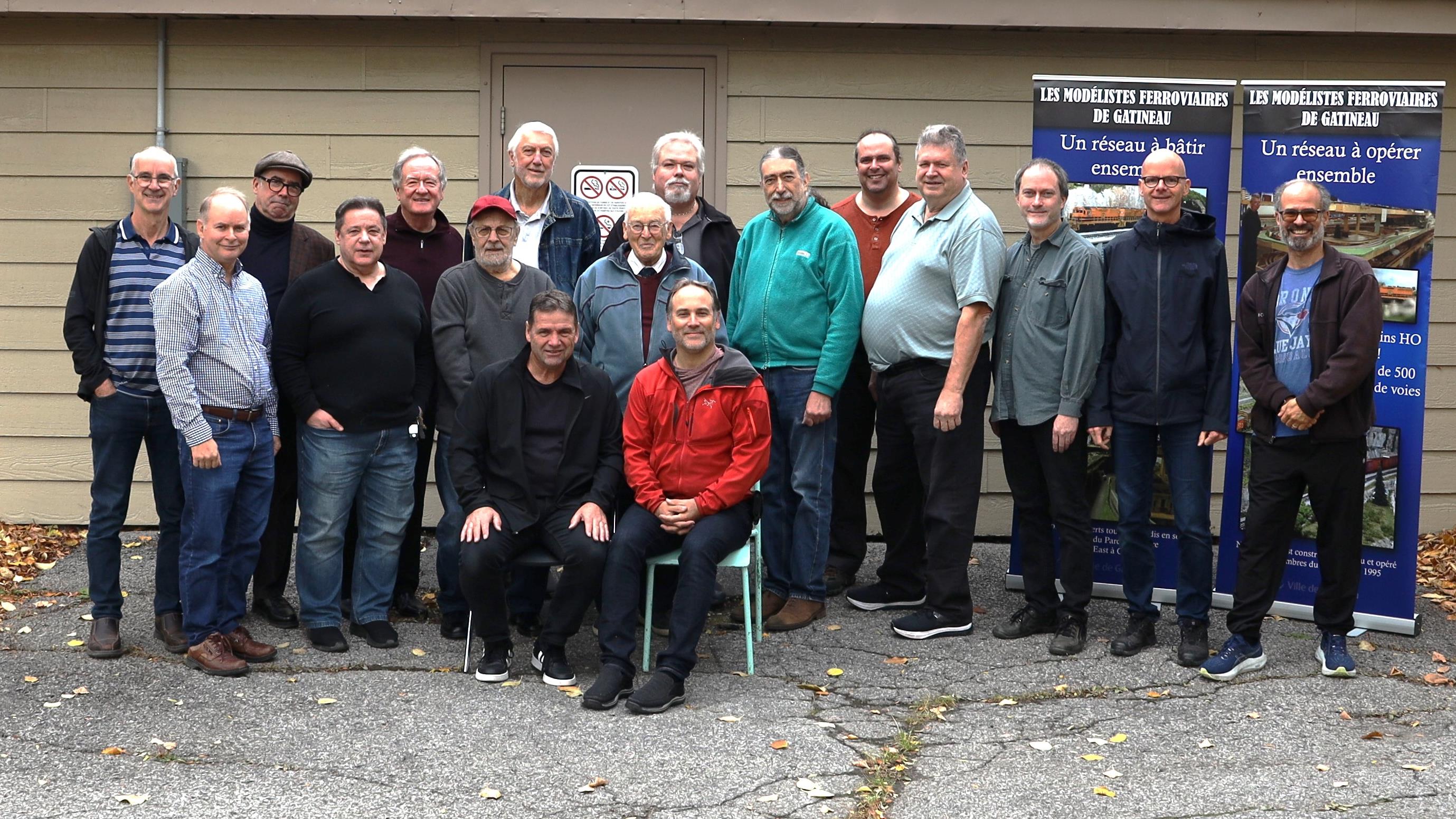 Des aventuriers du rail férus de trains miniatures