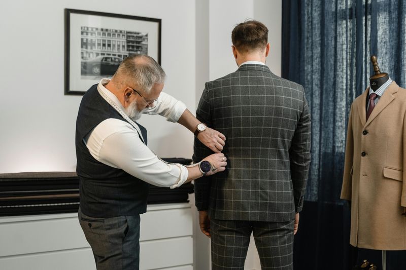 10 clothing details women notice instantly that most men overlook