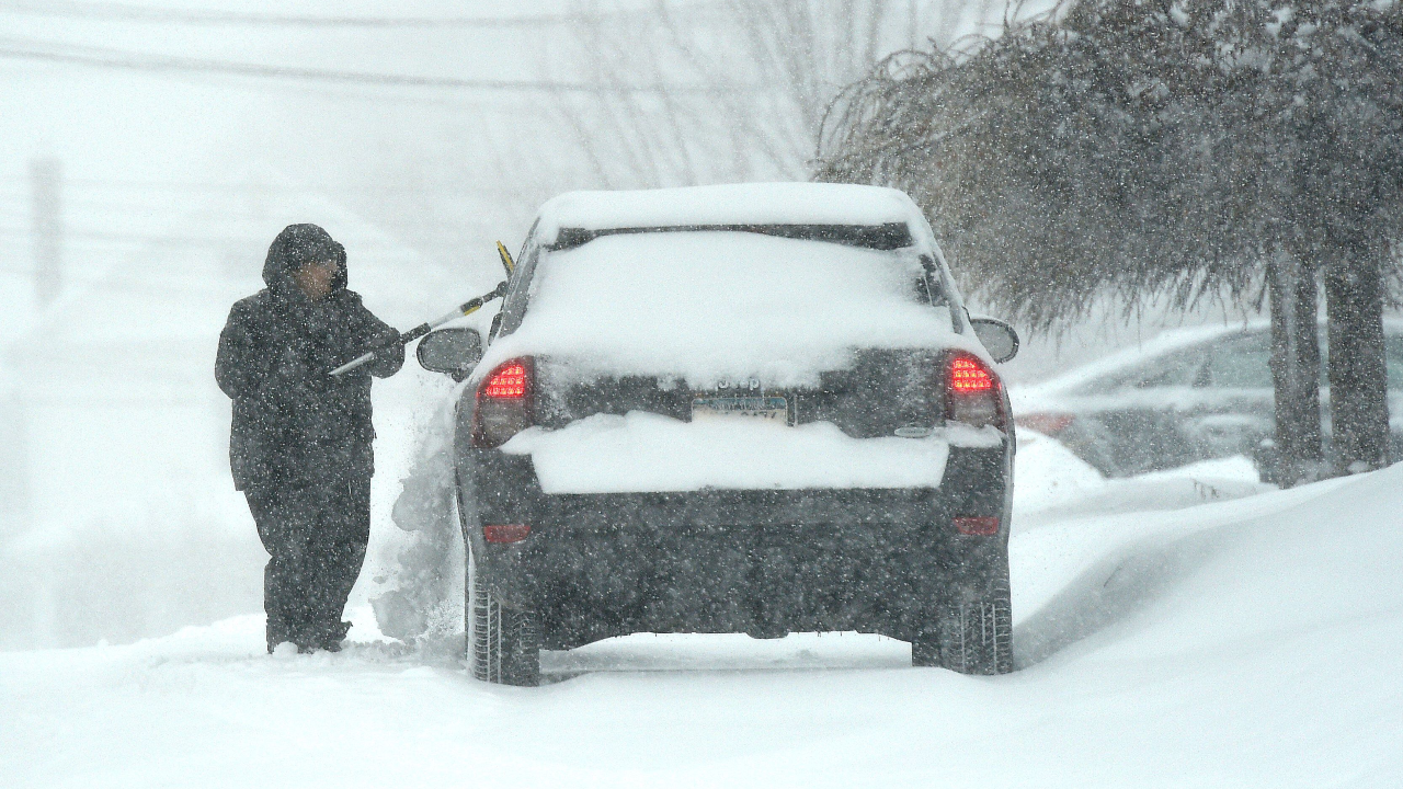 NWS issues blizzard warnings as 144 mph winds batter 16 US states