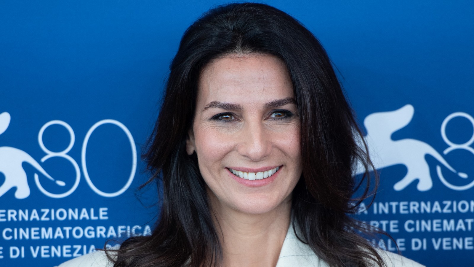 Dans "sa maison joyeuse" en plein coeur des Alpilles, Marie Drucker aime y trouver refuge tous ...