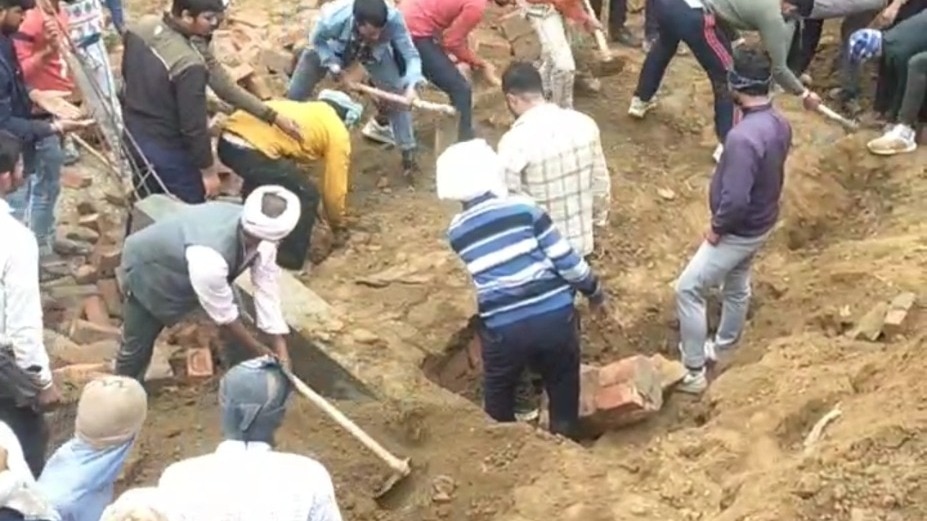 2 dead, 5 injured as wall of under-construction house in Agra collapses