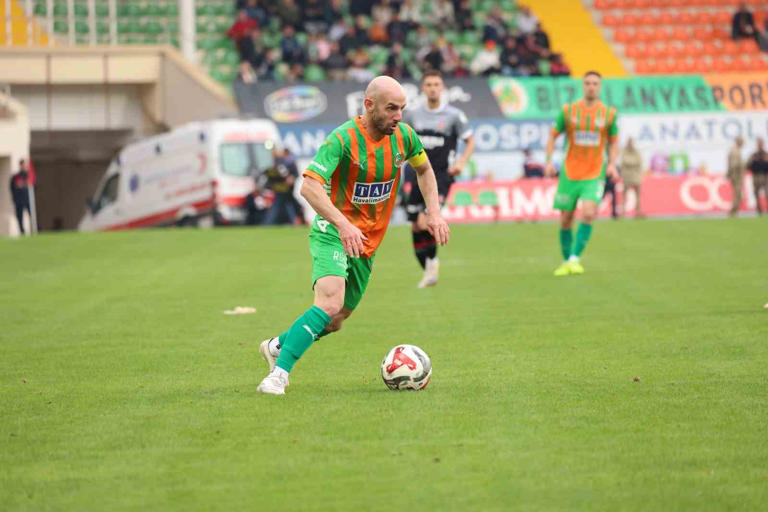 Trendyol Süper Lig: Corendon Alanyaspor 2 - Fatih Karagümrük 0 (Maç sonucu)
