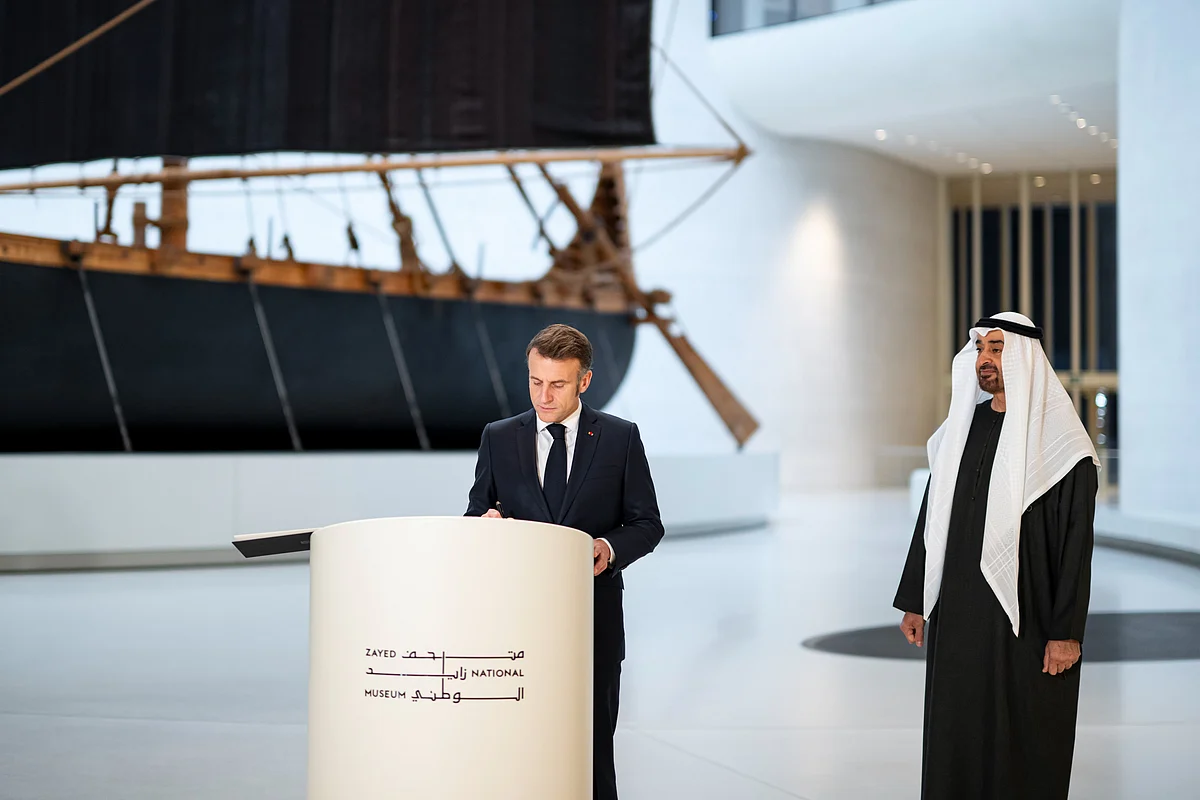 Look: UAE president receives French counterpart in Zayed National ...