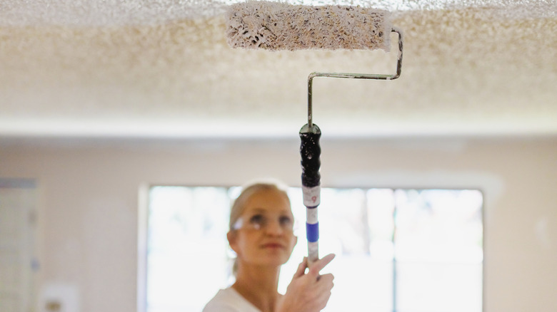 Popcorn ceiling vs textured ceiling: Is there a difference?