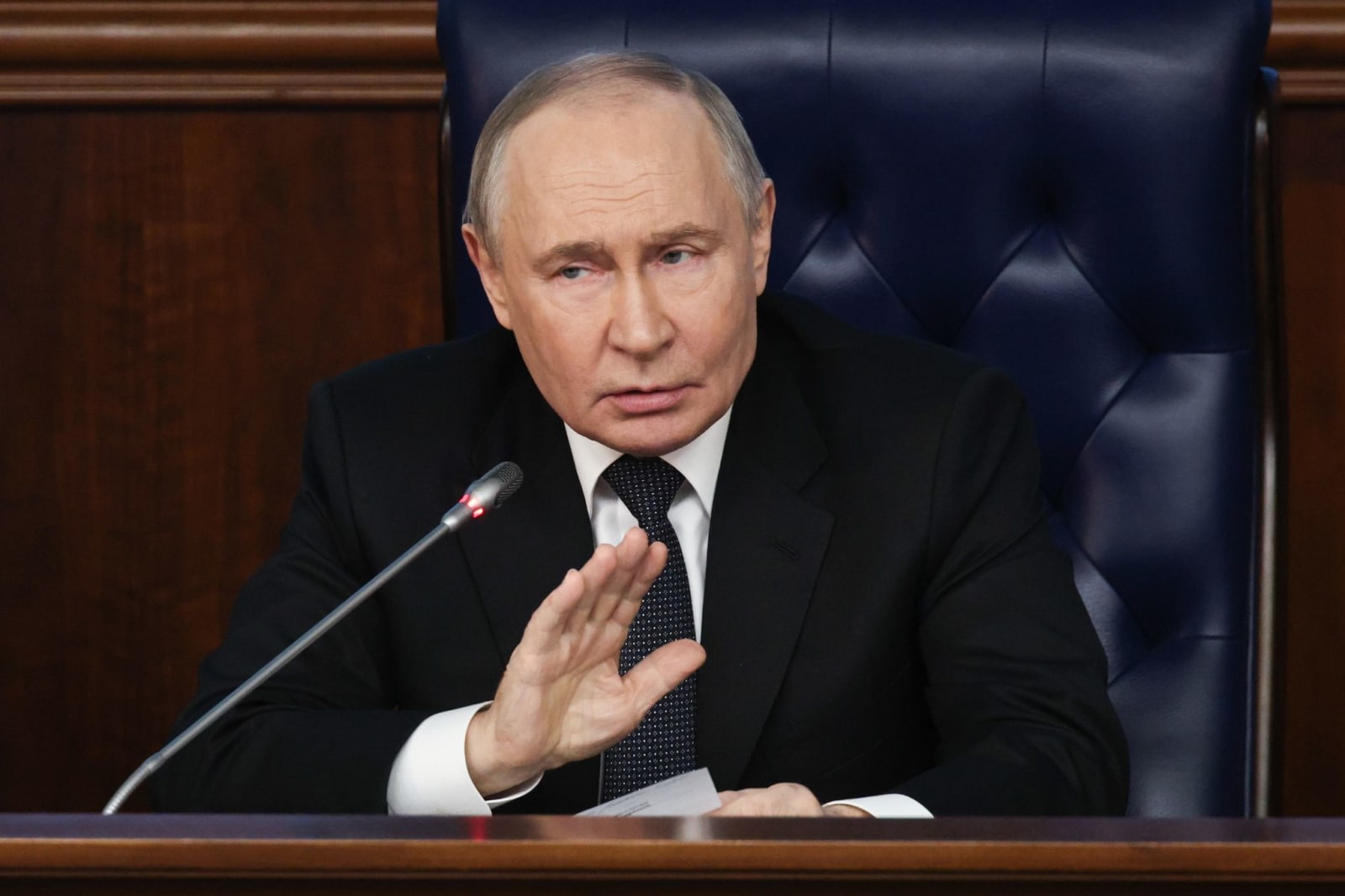 Report: Putin is ready to speak with Macron, Kremlin spokesman says