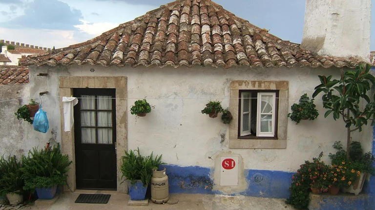 Are you officially "house poor"? The new debt-to-income ratio experts ...