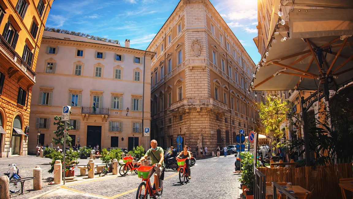 What is a walk like between Rome’s famous squares?