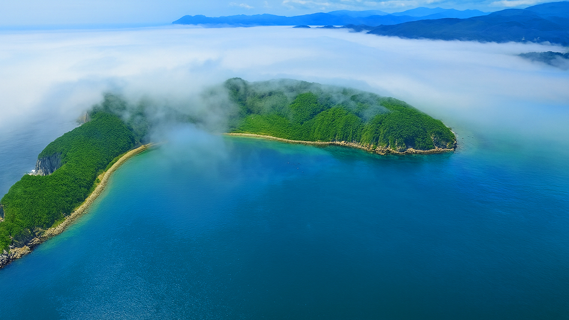 Why does Beach Bay Klokovo feel so quiet?