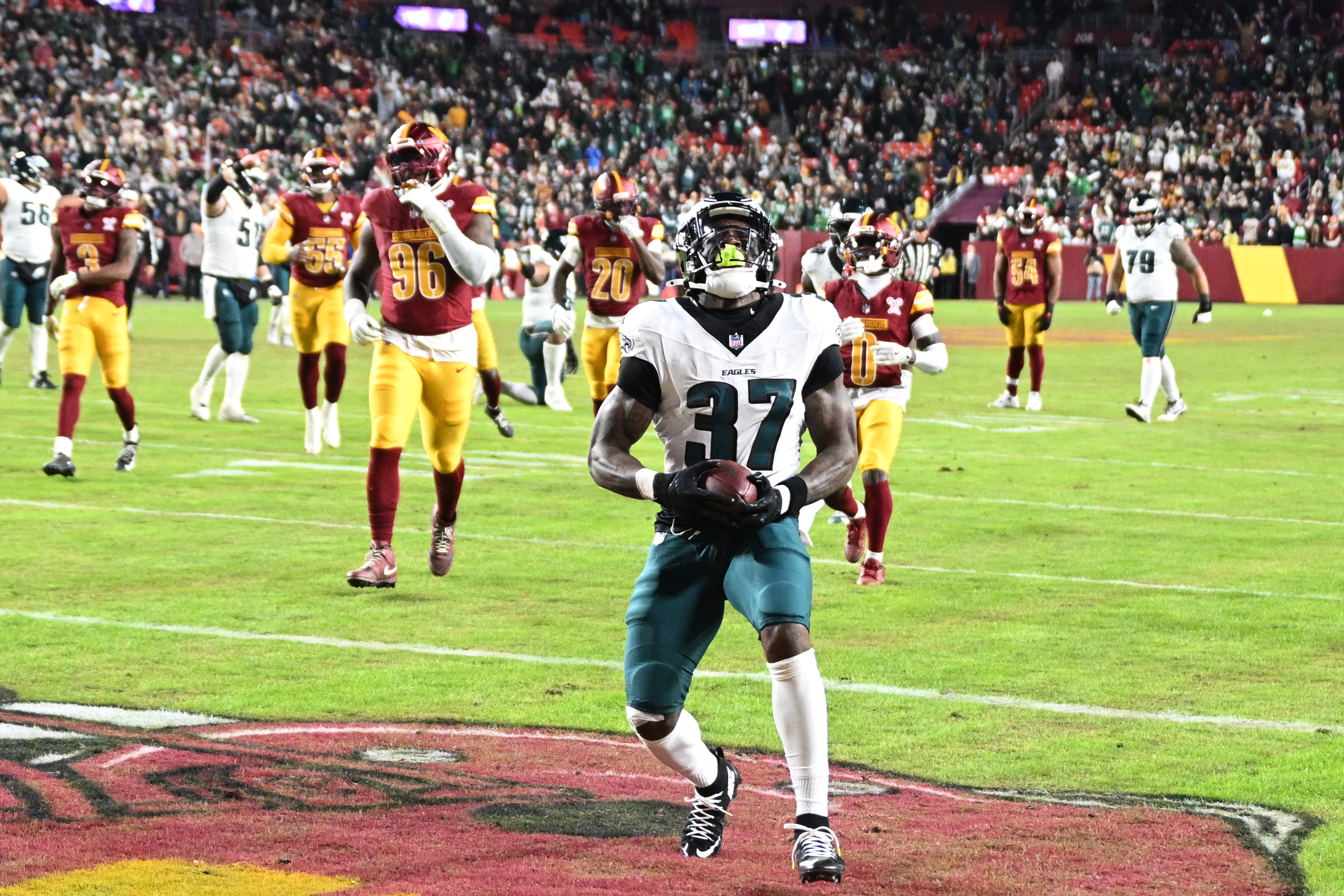 Tank Bigsby scores the first touchdown of his Eagles career
