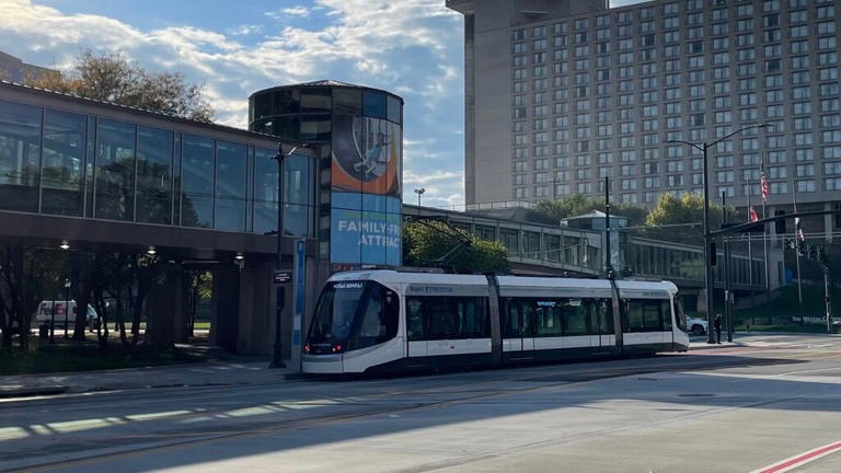 Streetcar extension opens, linking UMKC-Plaza to Berkley Riverfront ...