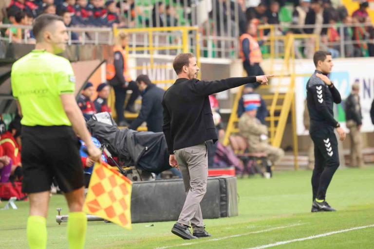 Trendyol Süper Lig: Corendon Alanyaspor 2 - Fatih Karagümrük 0 (Maç sonucu)