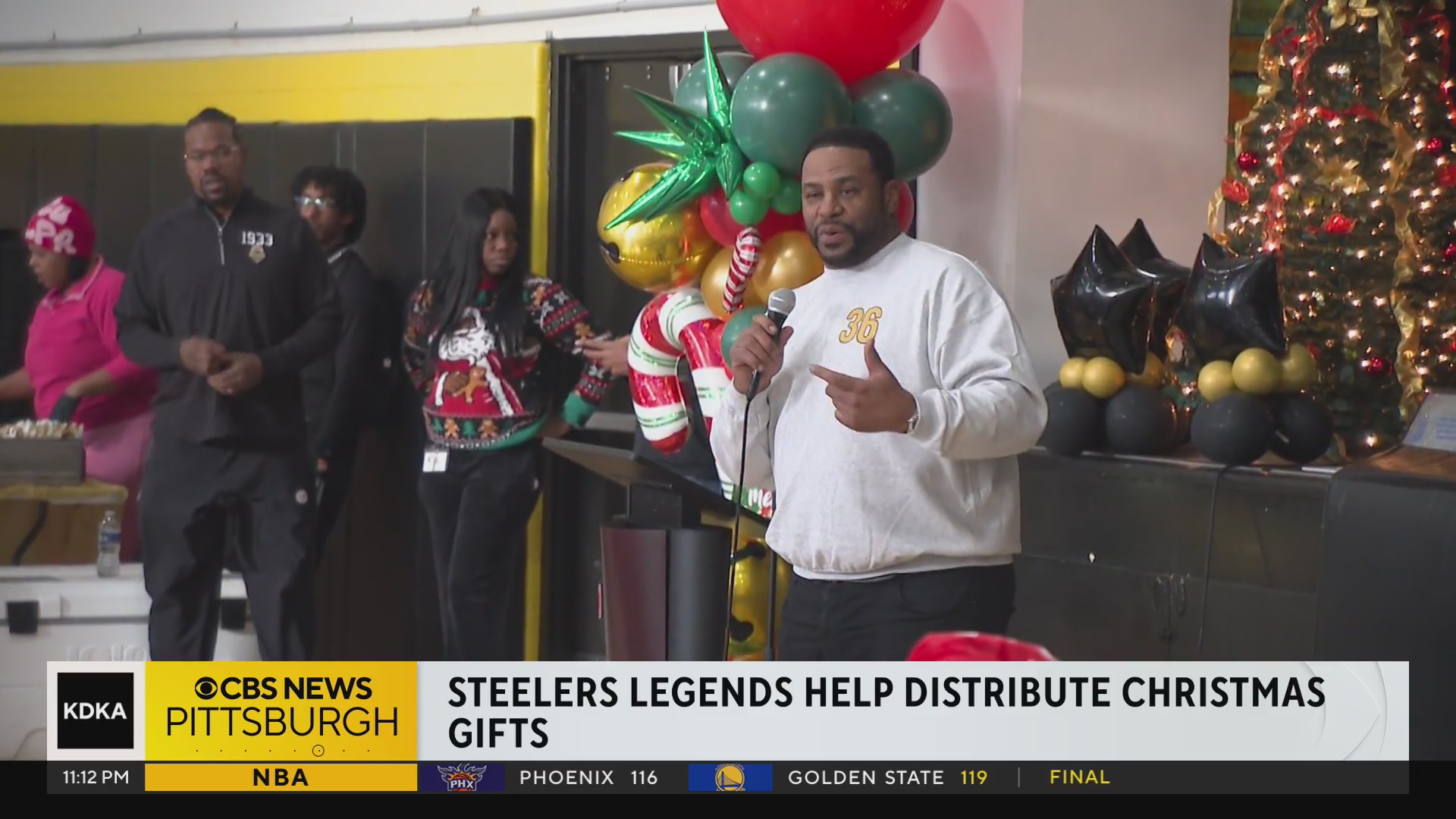 Current and former Steelers distribute Christmas gifts