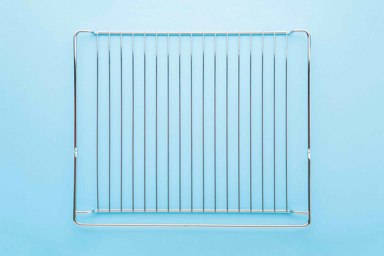 I finally found the best way to clean greasy oven racks—and now they ...