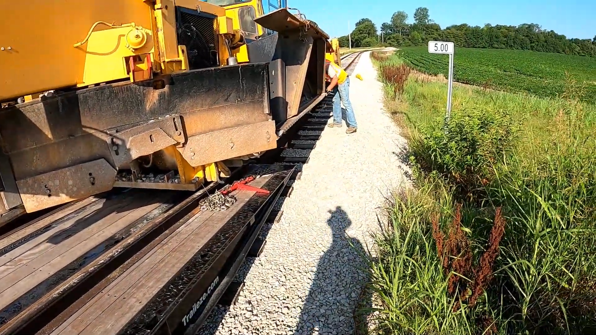 Ballast regulator off-rail | Heavy recovery in action