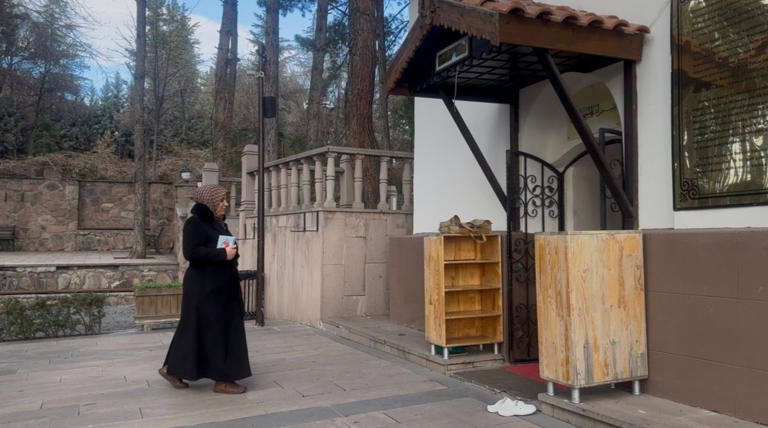 Batı Karadeniz’in fatihi Emir Karatekin Bey’in kabrini her yıl binlerce ...