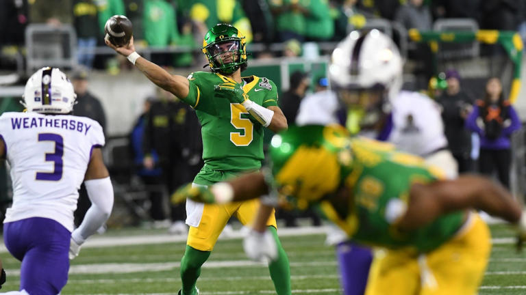 Oregon quarterback Dante Moore forgoes NFL draft as likely top ...