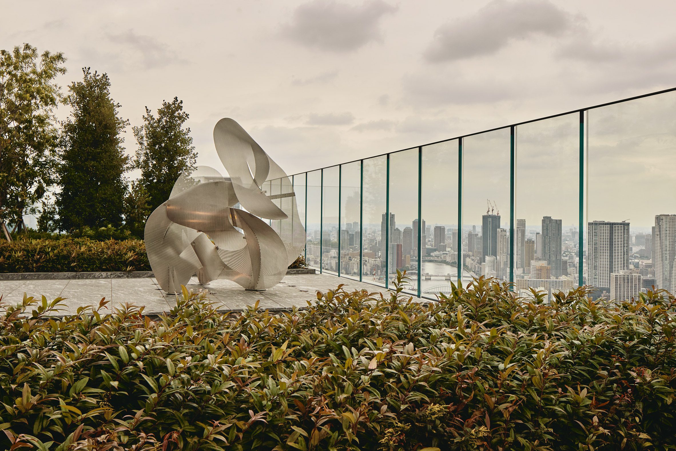 Skyscraper hotel Fairmont Tokyo blurs boundaries between inside and out