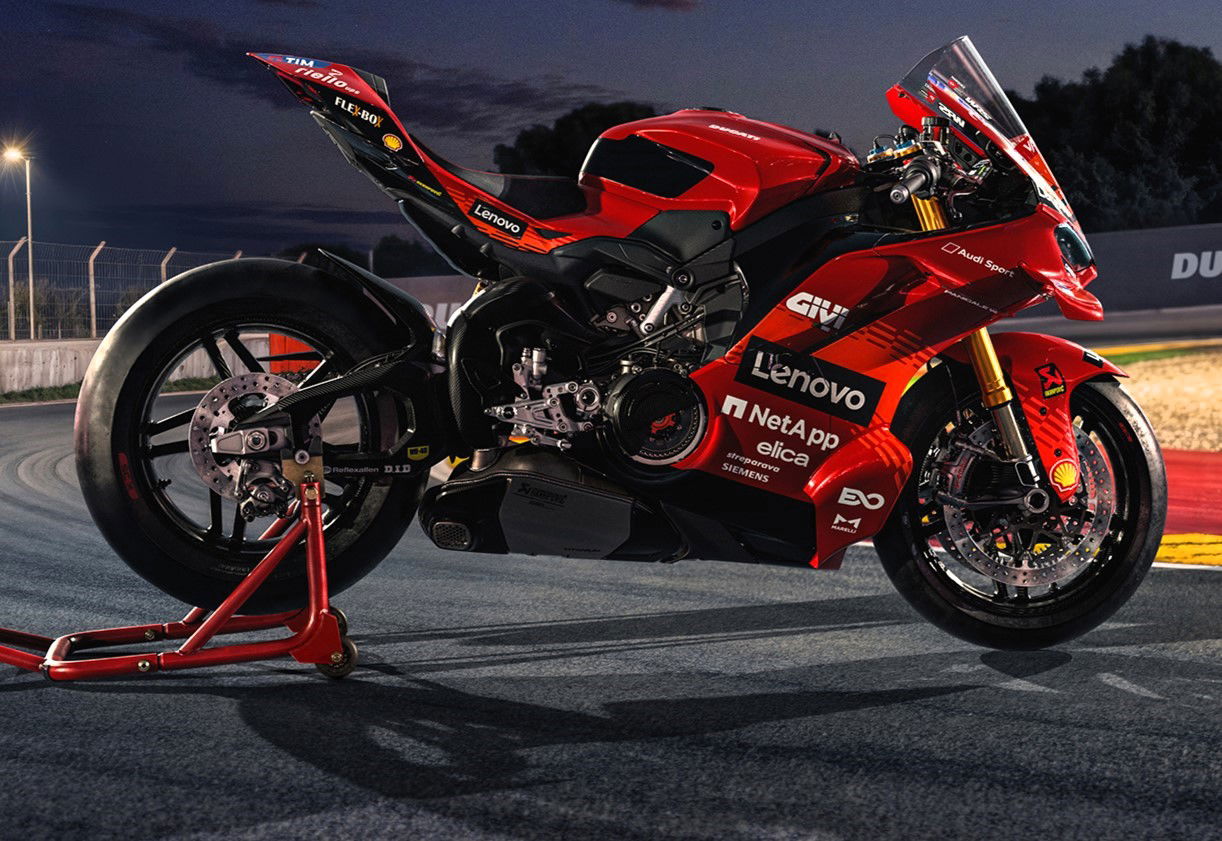 Street, Ducati frappe fort : la Panigale V4 Marc Marquez champion du ...