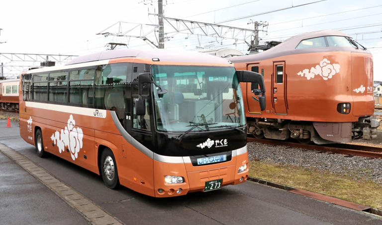 「ばけバス」好評につき増便 来年3月 ドラマ効果で利用者増加を見込む JR西
