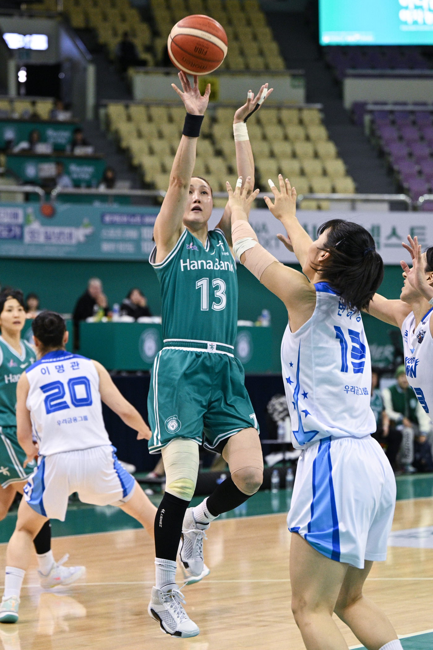 하나은행, 우리은행 5연승 저지…김정은 최다 601경기 출전 신