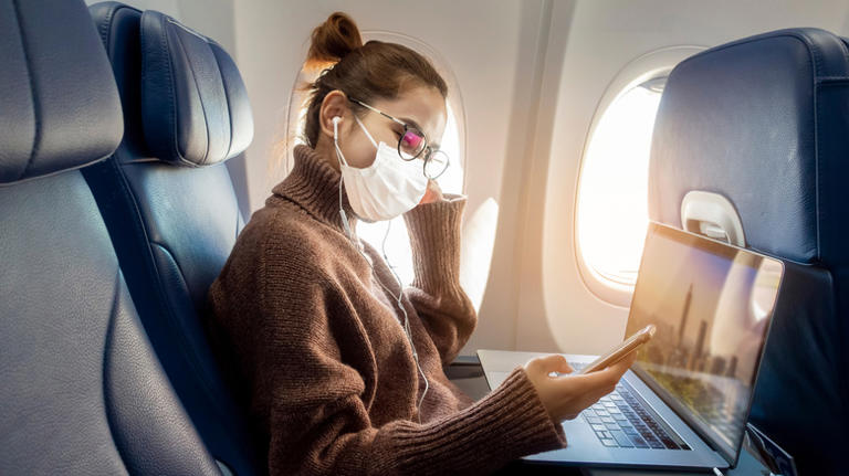 5 things you might be doing that can get you kicked off an airplane