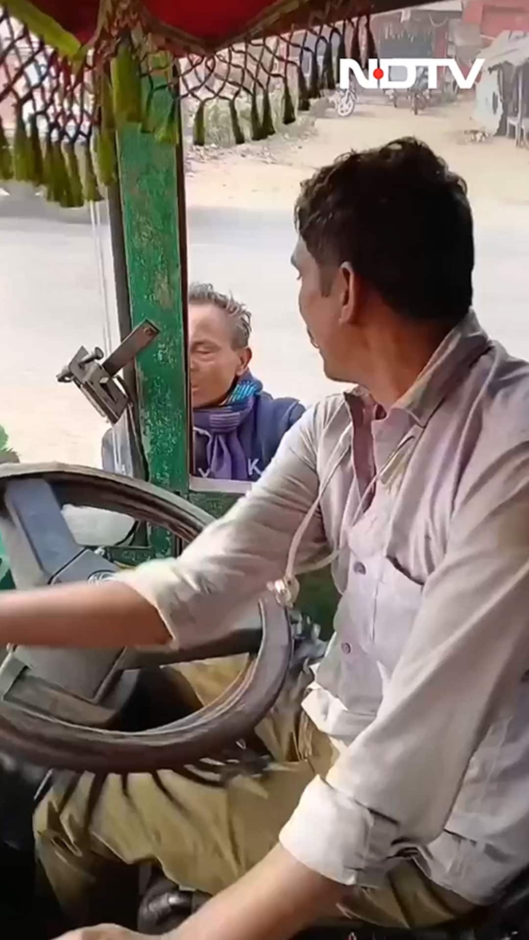 Tout clings to moving truck as extortion bid backfires in Madhya Pradesh