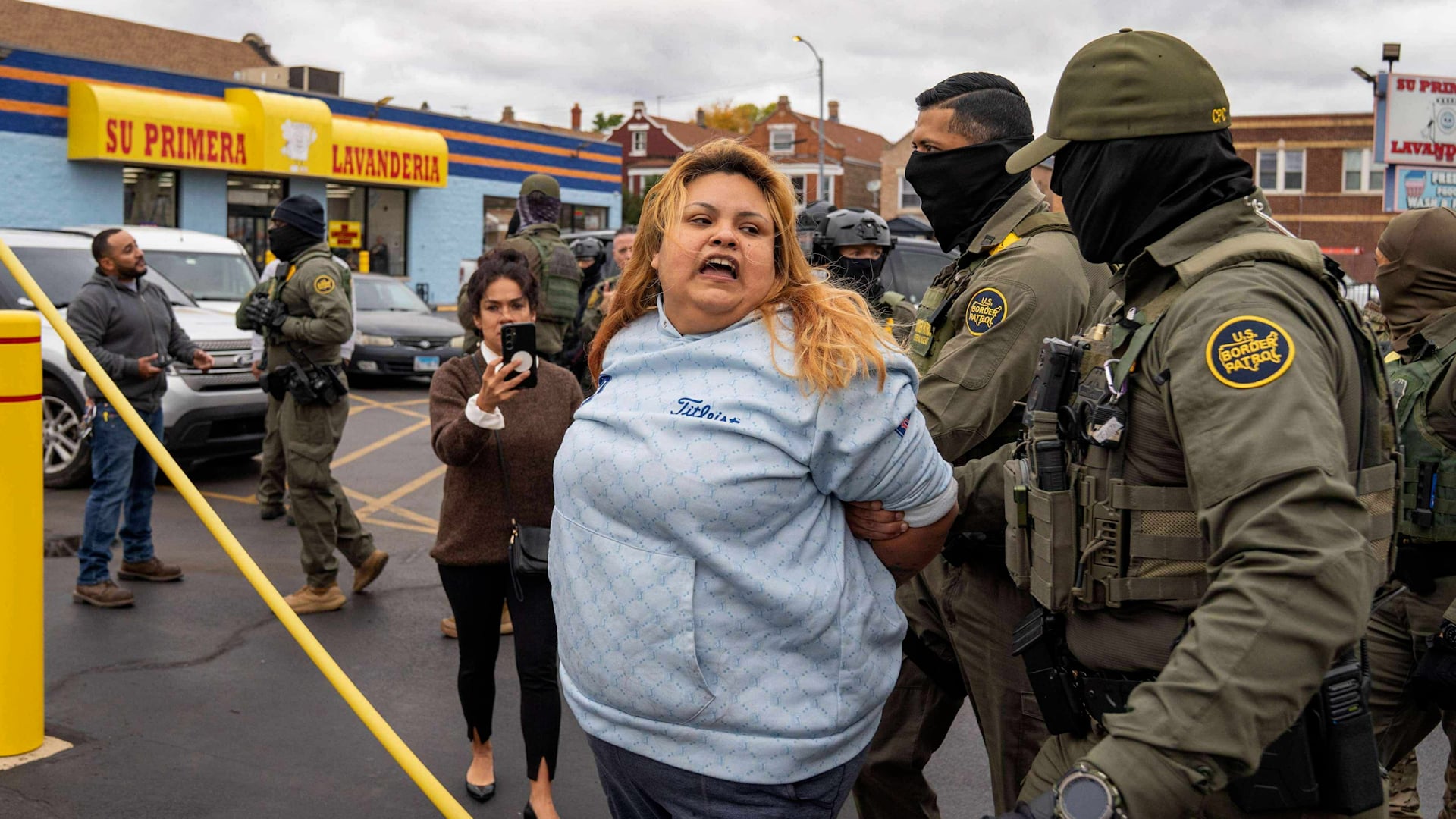 Video shows Border Patrol agents stopping shoppers outside Walmart