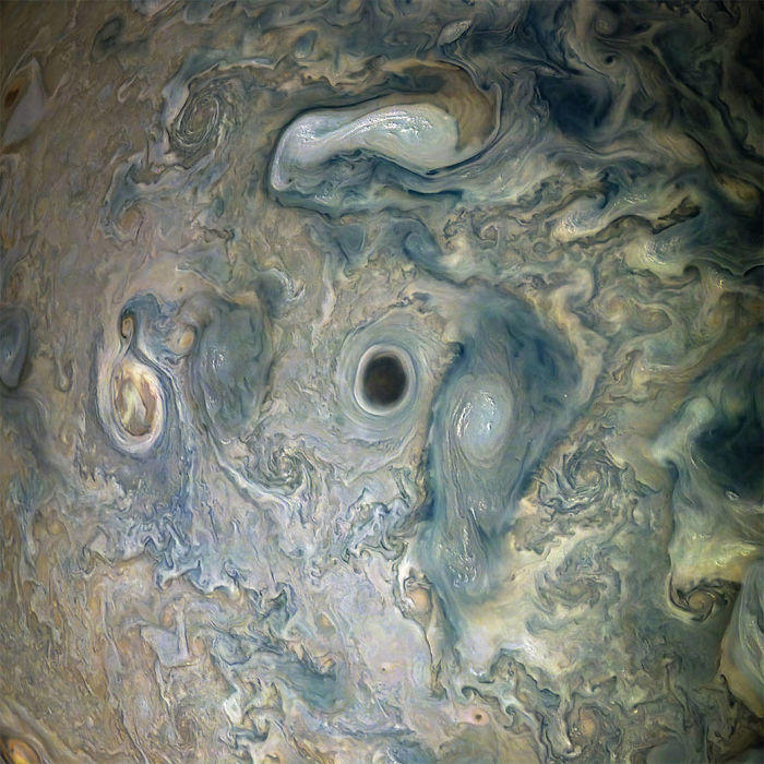 NASA released 30 amazing high-def photos of the largest planet in our ...
