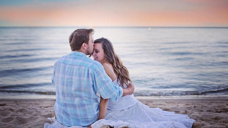 The hourglass myth: Why men love softness more than perfection