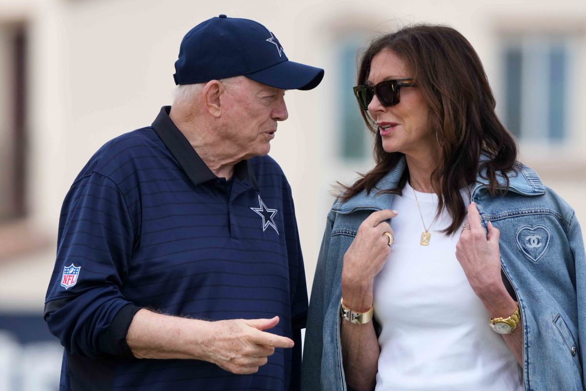 Congratulations pour in for Jerry Jones after daughter’s announcement
