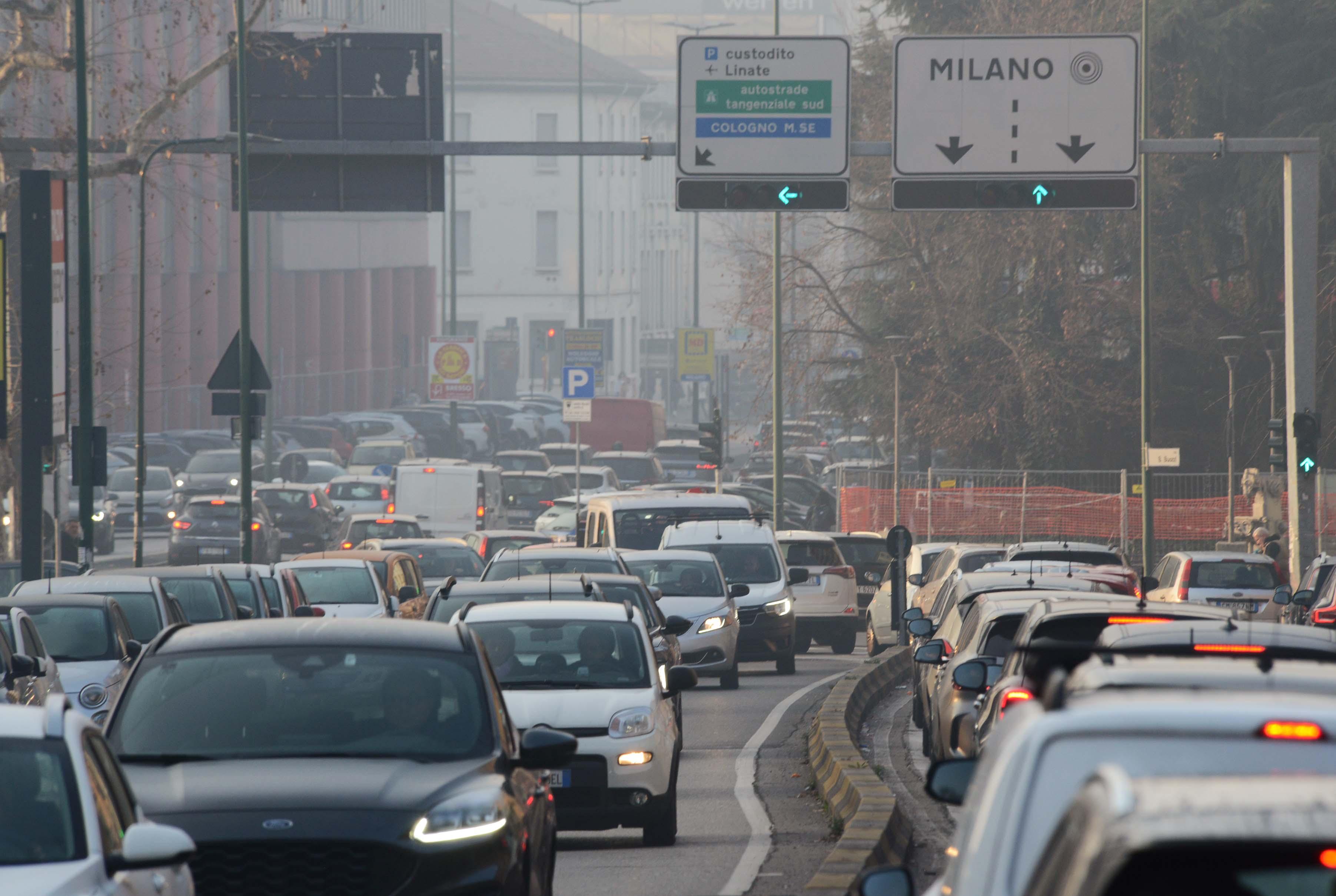 Traffico, il conto delle ore perse in coda: a Milano si trascorrono ...