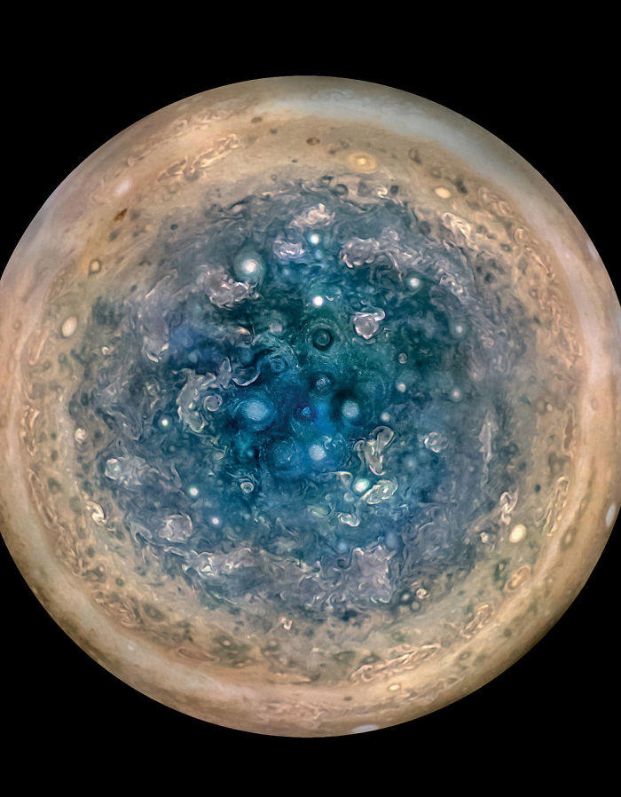 NASA released 30 amazing high-def photos of the largest planet in our ...