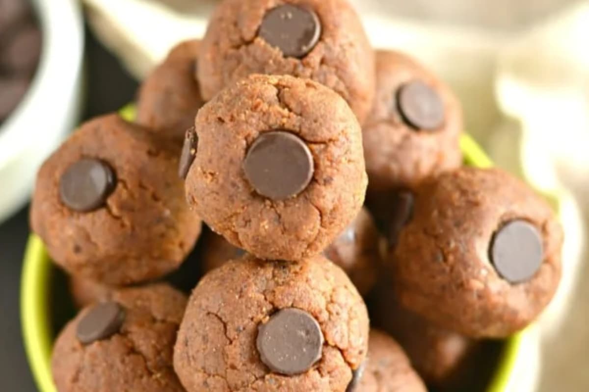 19 protein snack ideas that work at home or on the go
