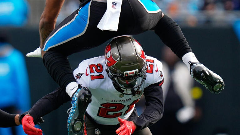 Images from Bucs’ NFC South showdown against Panthers in Charlotte, NC