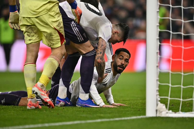 Gary Neville floored by shocking Man United moment vs Aston Villa - 'He ...