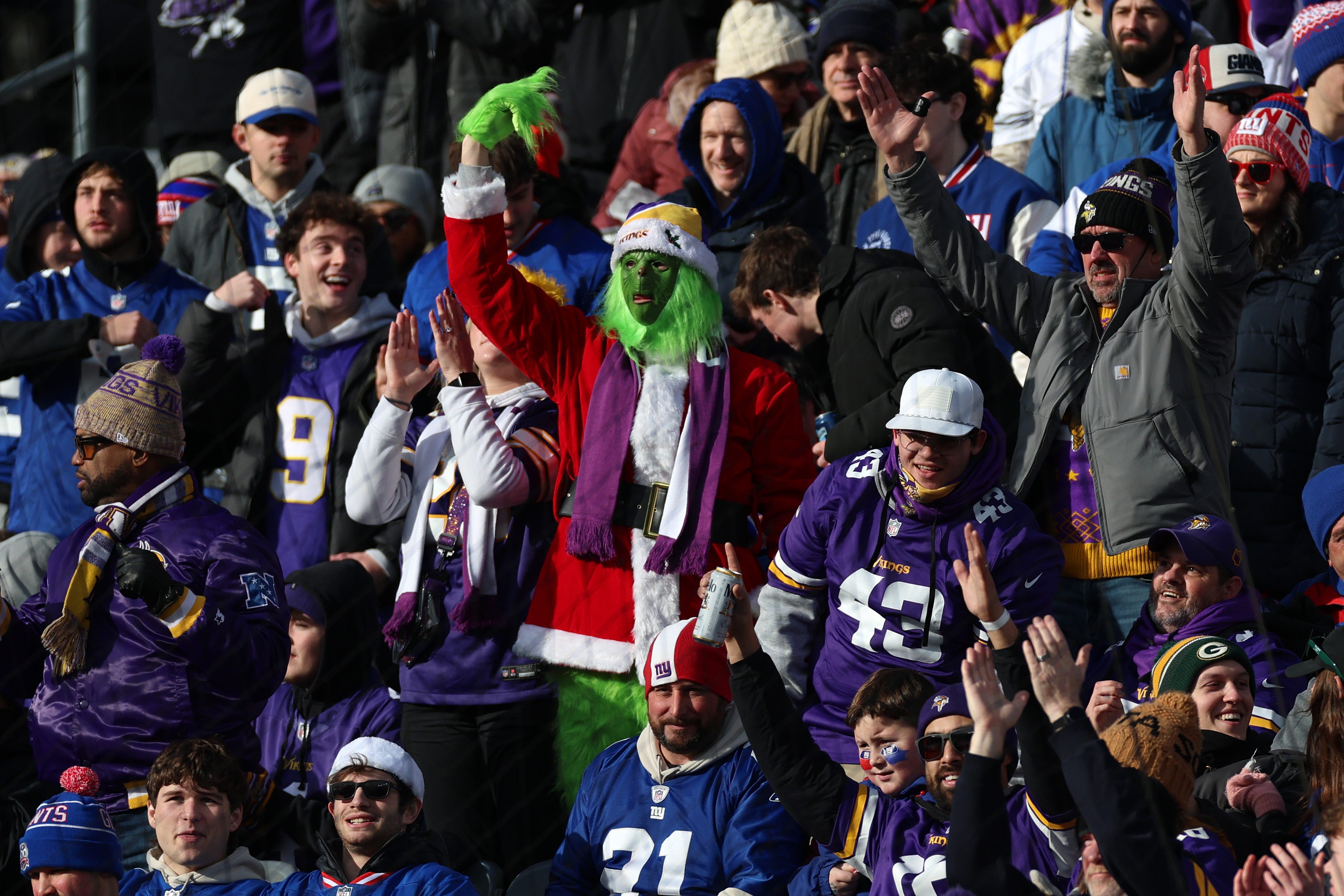 New York Giants fans mock team, cheer the 'tank' after 16-13 loss to ...