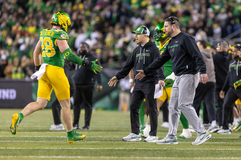 Oregon won its playoff game but why do the Ducks feel like they lost?