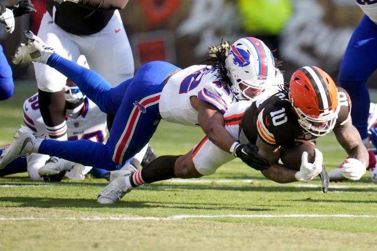 Browns rookie Quinshon Judkins carted off the field vs. Bills with a ...