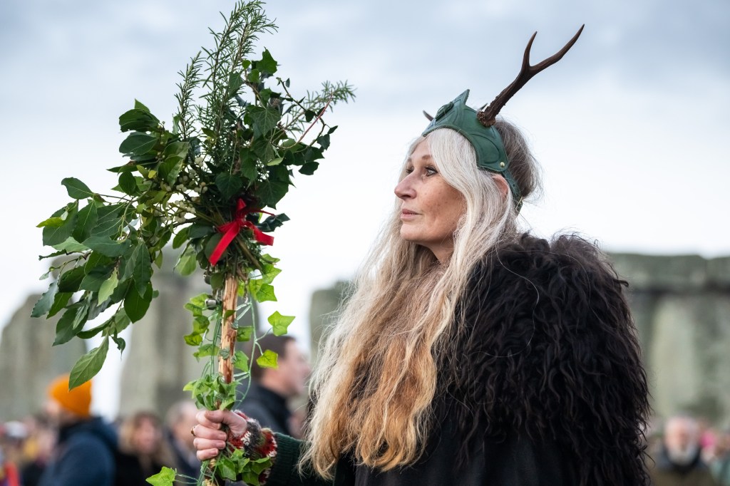 Winter solstice draws thousands to Stonehenge stone circle