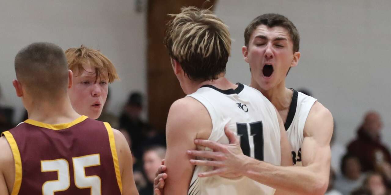 Ford's buzzer-beater lifts West Central past Griggsville-Perry, 52-49