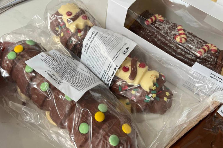 I went to the M&S cake factory shop before Christmas - what I got for £ ...