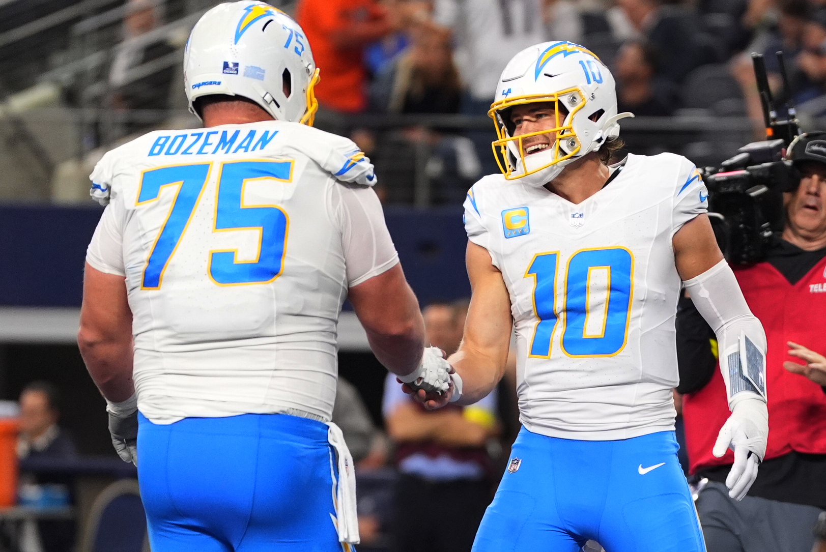 Justin Herbert keeps Chargers rolling toward playoffs with 34-17 win ...