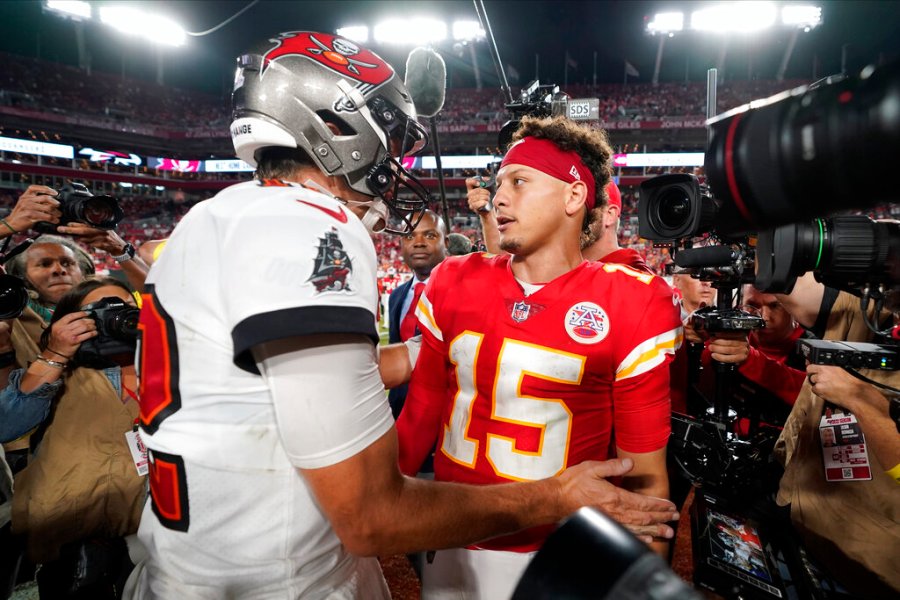 Eerie parallels between Patrick Mahomes and Tom Brady’s knee injuries