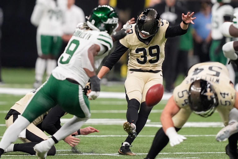 Saints win 3rd straight game behind big games from Smyth, Olave