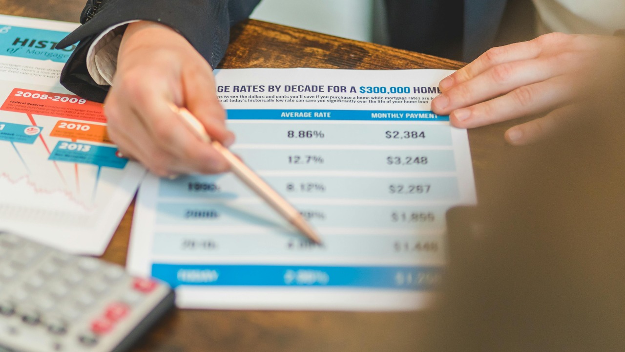 US mortgage rates dip again, still near 2025 lows
