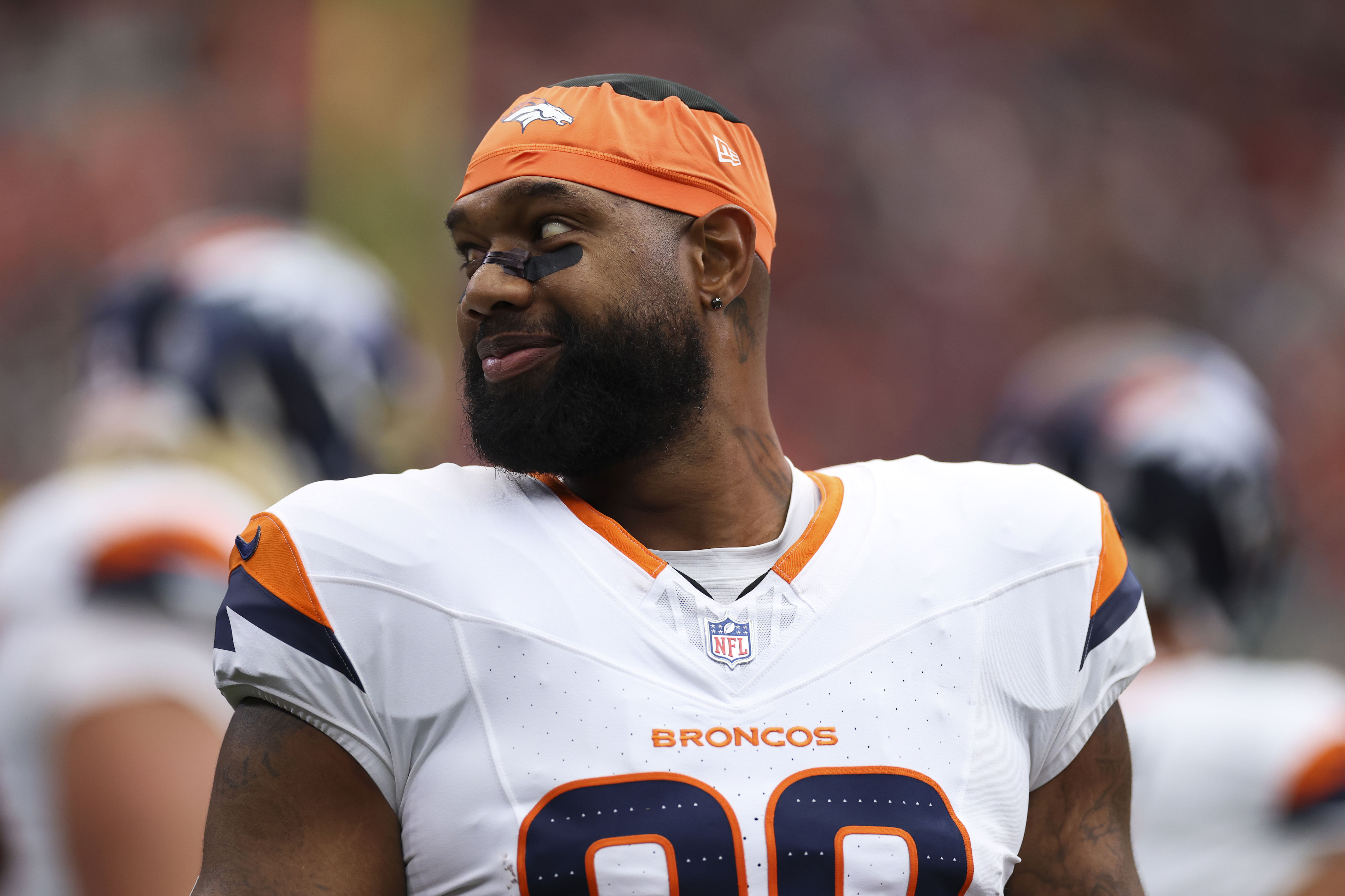 Broncos sign Marcedes Lewis to 53-man roster