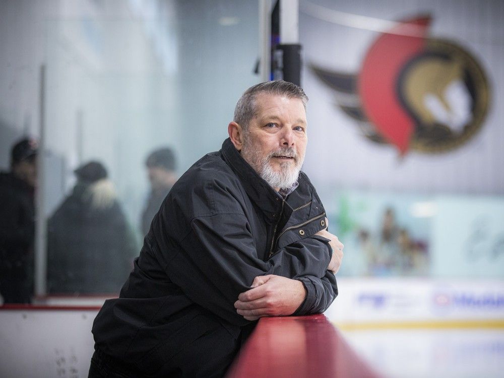 Former Ottawa police officer honoured in memorial hockey game