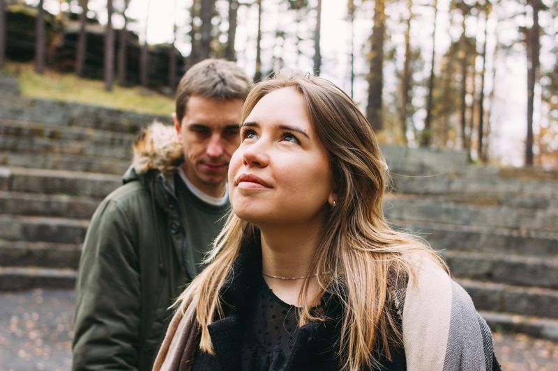 10 signs your girlfriend isn't truly invested