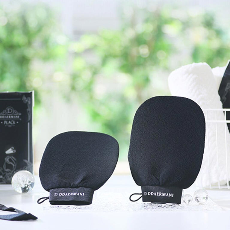 부드럽게 살살 밀었는데, 묵은 때가 국수처럼 쏟아져